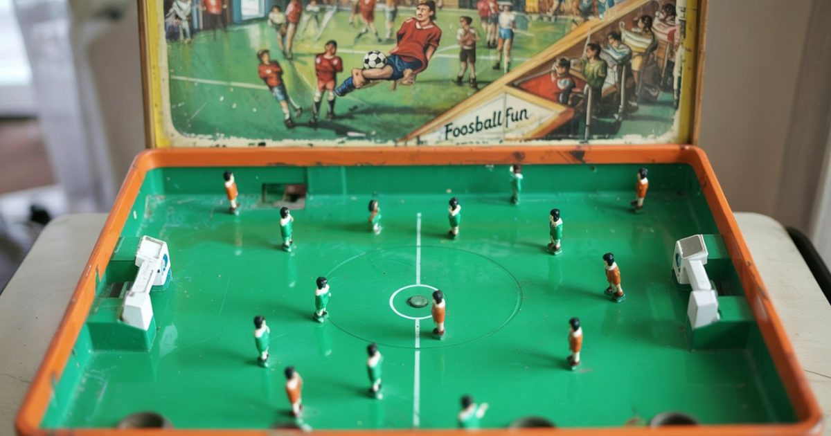 Το ποδοσφαιράκι με ελατήρια που μας έκανε να γελάμε και να ...